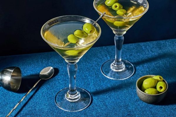 Rượu Gin là gì? Khám phá các dòng Gin nổi tiếng thế giới