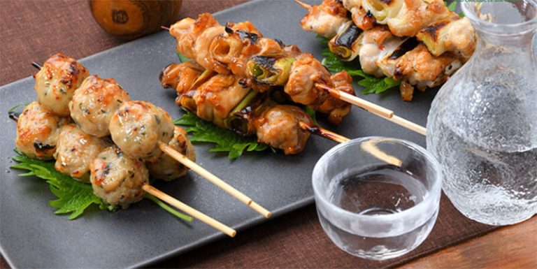 Rượu đế là gì? Vì sao để càng lâu uống càng ngon?