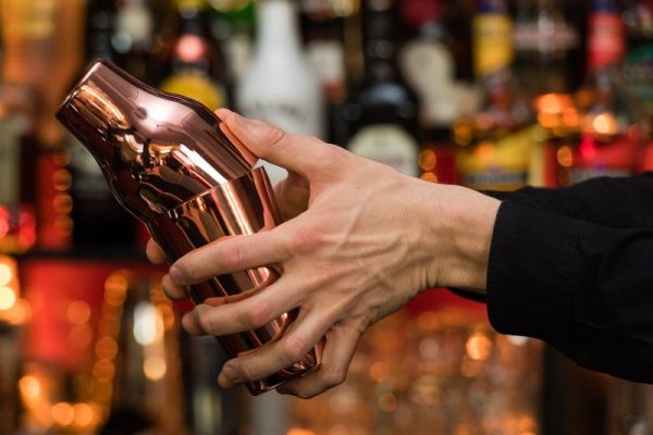 Shaker là gì? Công dụng, cách dùng trong pha chế cần biết